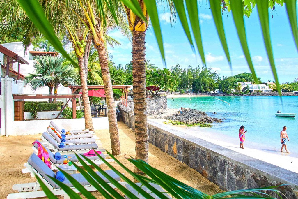 Pereybere Beachfront Villa Holiday Rentals Sea view Grand Bay 5 mins[....]