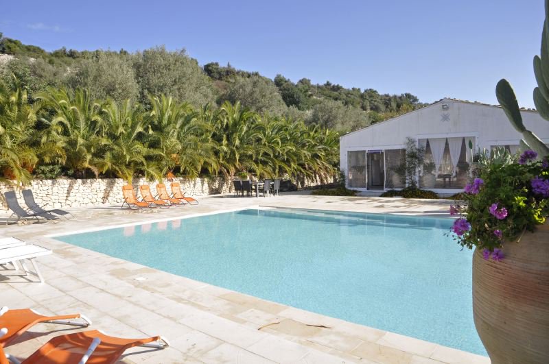 Ragusa luxury villa vacation rentals with wifi and is 10km from the[....]
