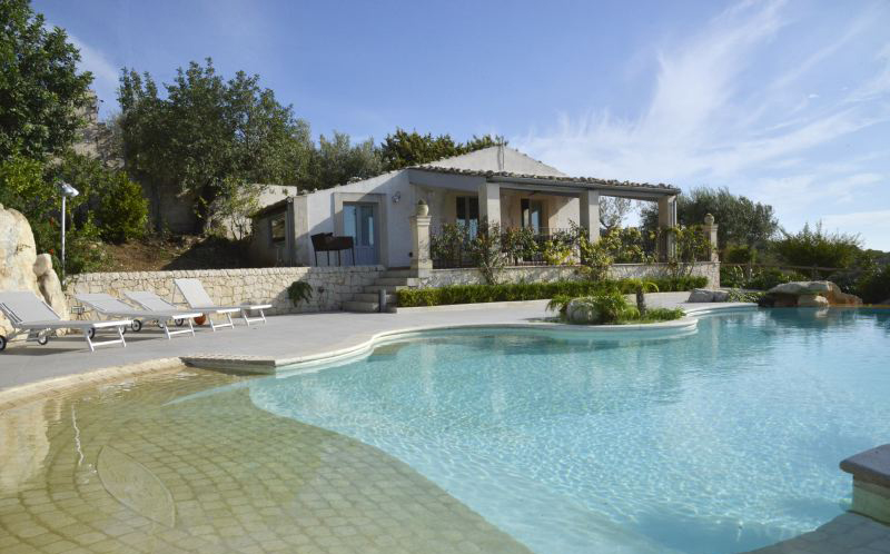 Ragusa luxury villa vacation rentals at the summit of the hills and[....]