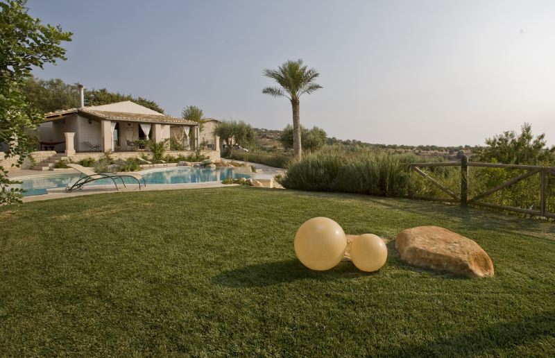 Ragusa luxury villa vacation rentals at the summit of the hills and[....]
