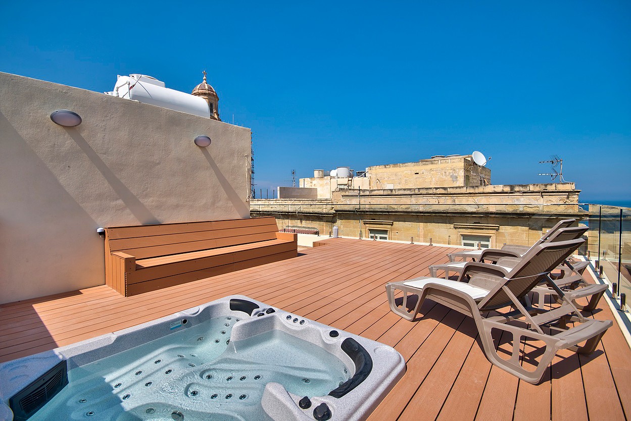 Valletta Apartment holiday rental with Jacuzzi and sea view , Malta[....]