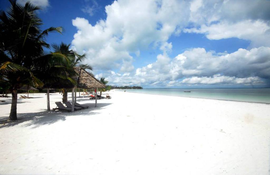Zanzibar vacation rentals Villa on the beach in Michamvi Peninsula[....]