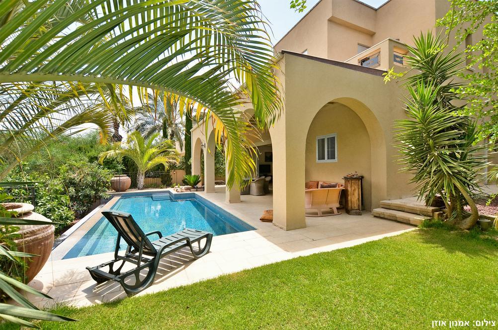 Israel Villa Vacation Rentals Luxury with private pool in Caesarea[....]