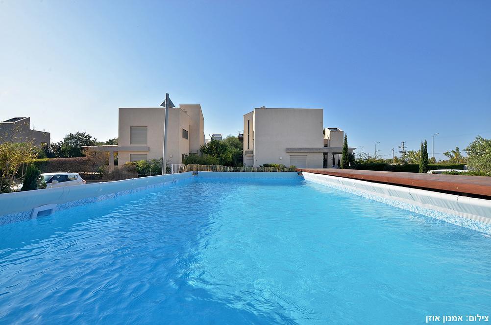 Israel Villa Vacation Rentals Pool in Caesarea
