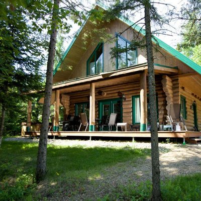 Quebec Holiday Cottage Rentals is on the Otter Lake